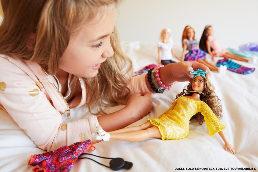 Papusa Barbie Fashionistas creata si cu haine de schimb - Infinity